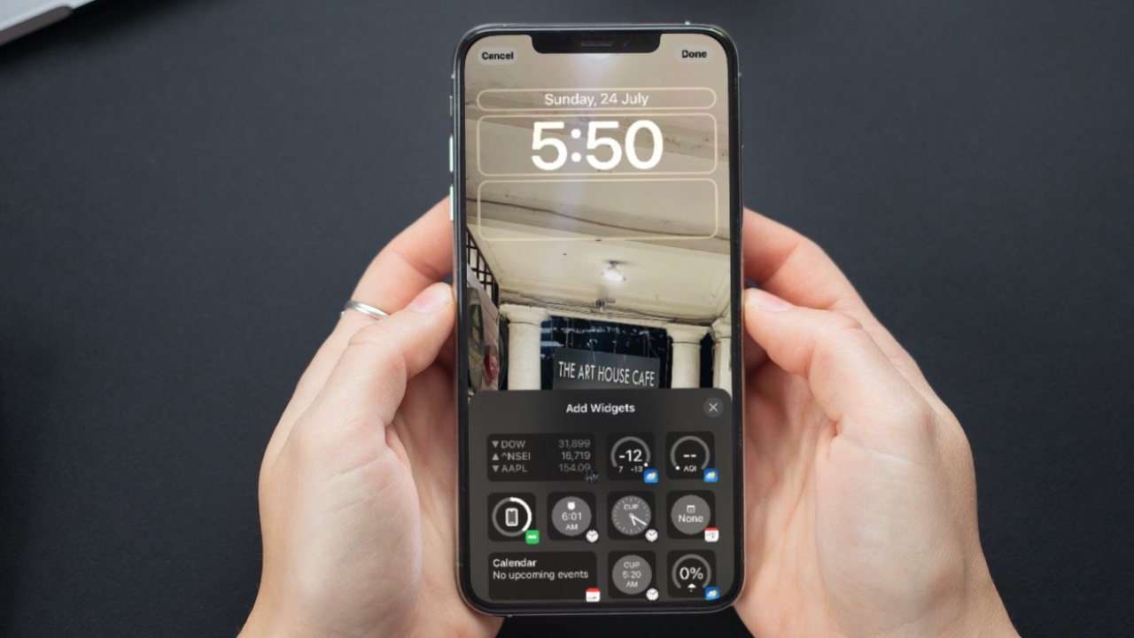 How to Photo Shuffle on iPhone Lock Screen in iOS 17 - GeekChamp