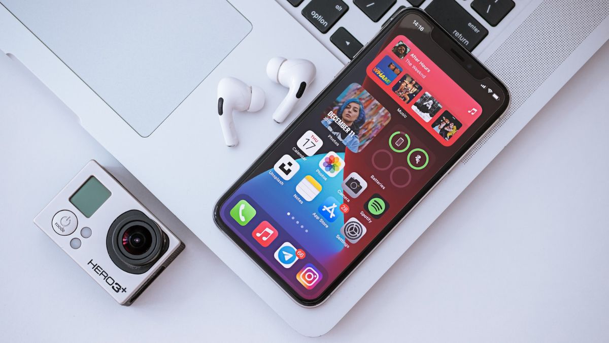 How to Use Interactive Widgets on iPhone in iOS 17 - GeekChamp