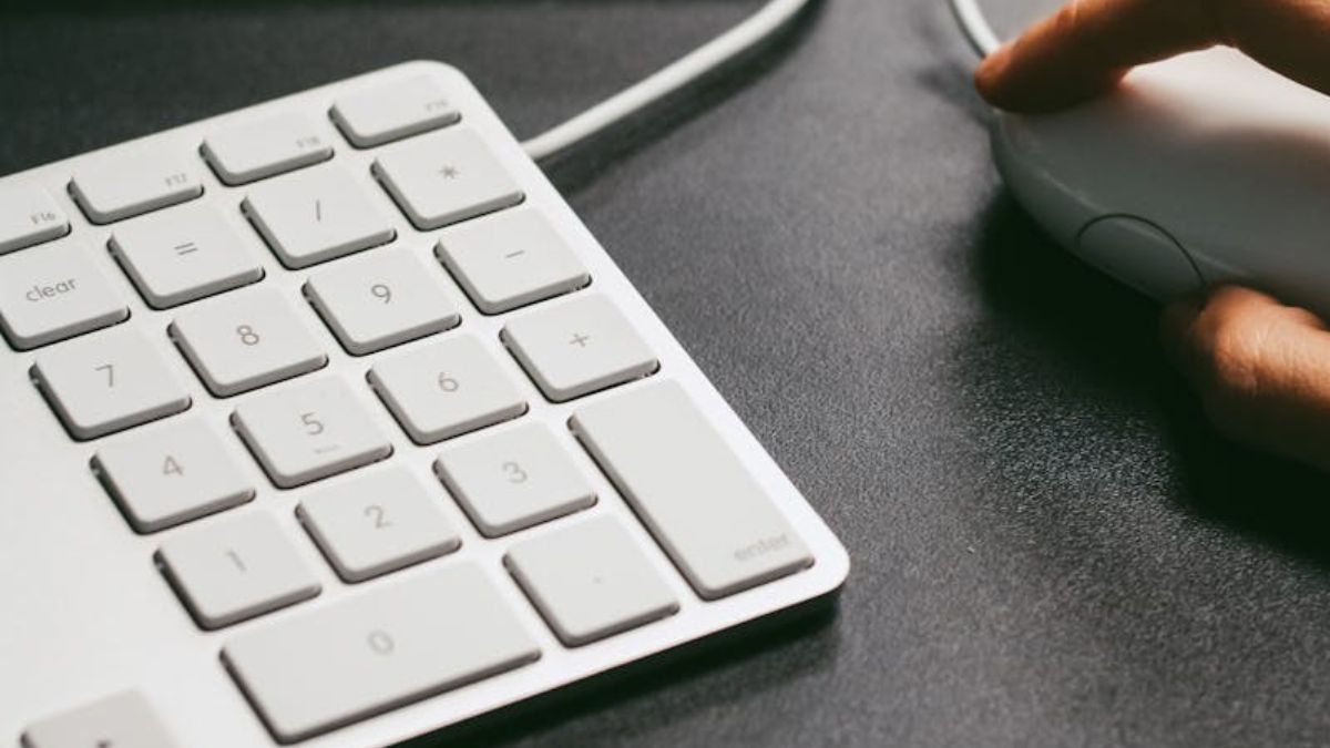 How to Keep NUM Lock Permanently Turned On in Windows 11 - GeekChamp